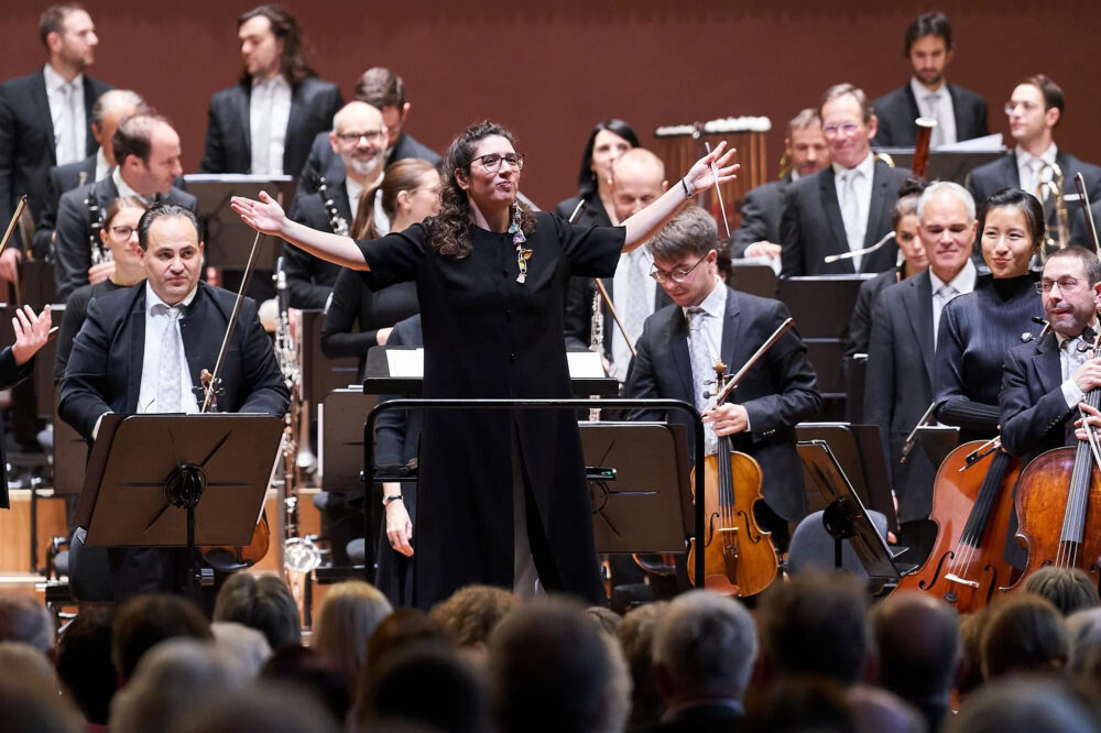 Musik Basel - Wunderschöne Stimmen und eine quirlige Dirigentin